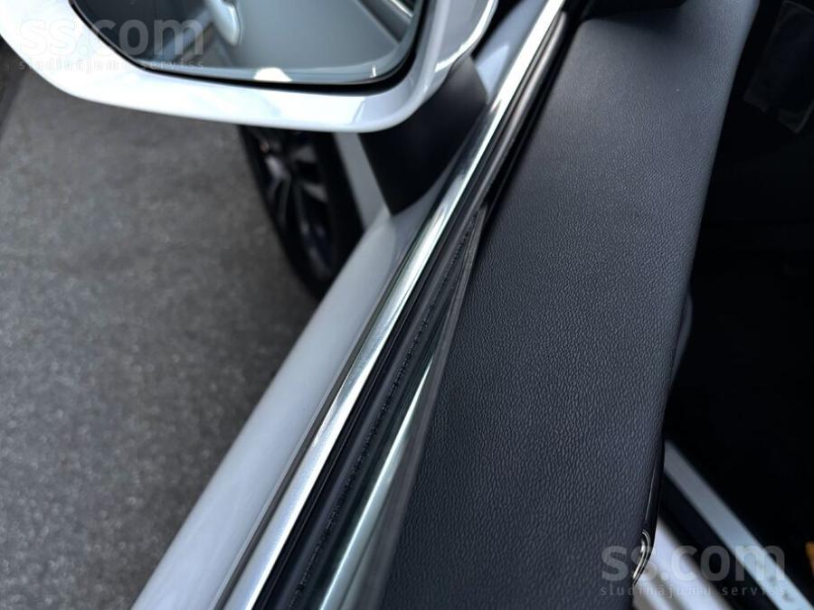 White Volvo XC60 2017 in Riga, with an engine capacity of 2.00 L and mileage of 271 thousand km for 17400 €, photo 23 on AUTOMOTO.COM.LV