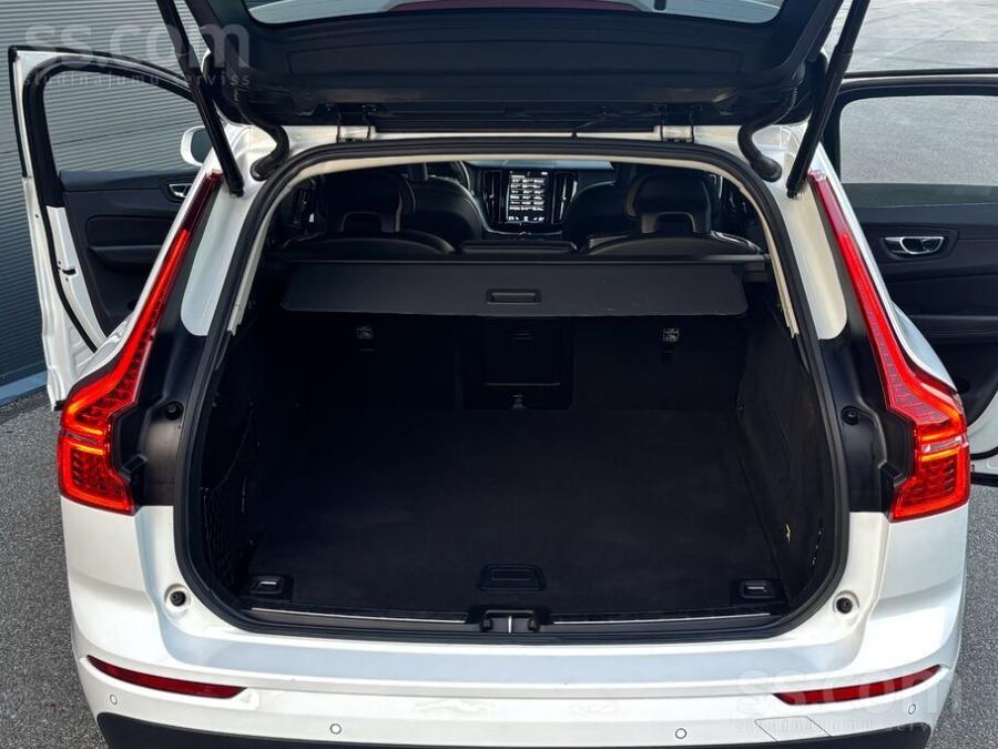 White Volvo XC60 2017 in Riga, with an engine capacity of 2.00 L and mileage of 271 thousand km for 17400 €, photo 25 on AUTOMOTO.COM.LV