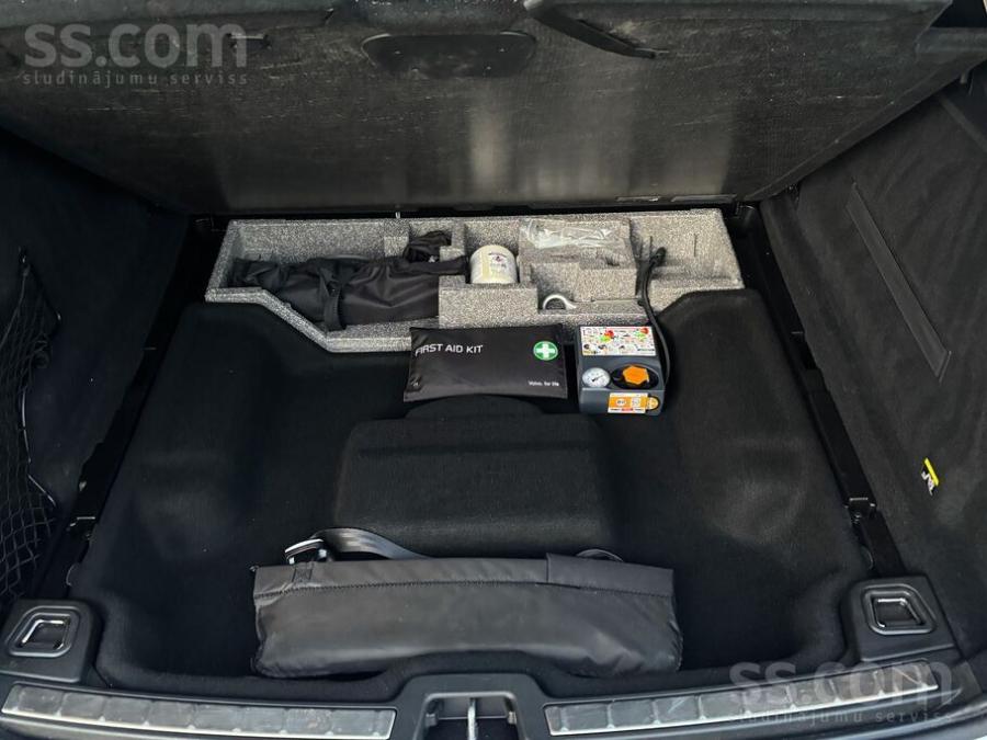 White Volvo XC60 2017 in Riga, with an engine capacity of 2.00 L and mileage of 271 thousand km for 17400 €, photo 26 on AUTOMOTO.COM.LV