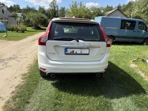 White Volvo XC60 2017 in Panevezys, with an engine capacity of 1.97 L and mileage of 285 thousand km for 13500 €, photo 3 on AUTOMOTO.COM.LV