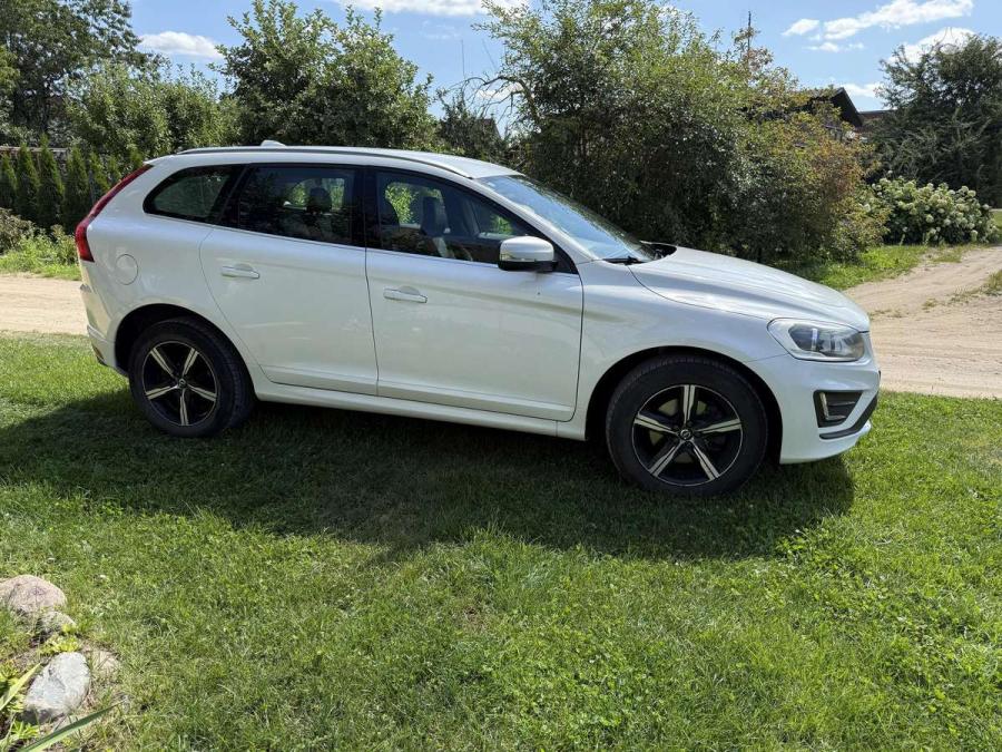 White Volvo XC60 2017 in Panevezys, with an engine capacity of 1.97 L and mileage of 285 thousand km for 13500 €, photo 6 on AUTOMOTO.COM.LV