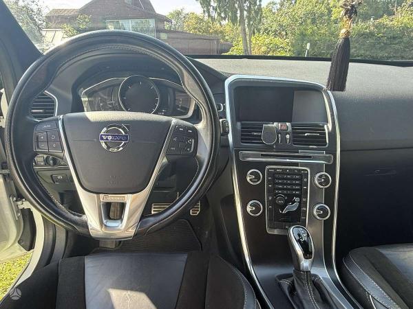 Volvo XC60 2017 Panevēža vietnē Balts Volvo XC60 2017 Panevēža, ar dzinēja tilpumu 1.97 L un nobraukumu 285 tūkst. km par 13500 €, foto 7 vietnē AUTOMOTO.COM.LV