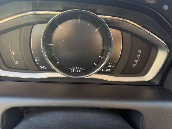 Volvo XC60 2017 Panevēža vietnē Balts Volvo XC60 2017 Panevēža, ar dzinēja tilpumu 1.97 L un nobraukumu 285 tūkst. km par 13500 €, foto 8 vietnē AUTOMOTO.COM.LV