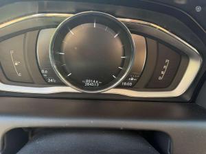 White Volvo XC60 2017 in Panevezys, with an engine capacity of 1.97 L and mileage of 285 thousand km for 13500 €, photo 8 on AUTOMOTO.COM.LV