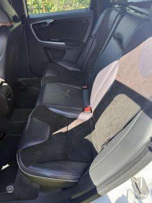 White Volvo XC60 2017 in Panevezys, with an engine capacity of 1.97 L and mileage of 285 thousand km for 13500 €, photo 9 on AUTOMOTO.COM.LV