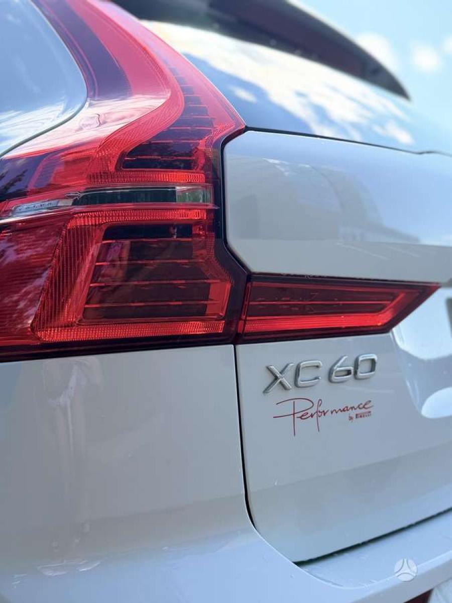 White Volvo XC60 2017 in Kaunas, with an engine capacity of 1.97 L and mileage of 260 thousand km for 17900 €, photo 12 on AUTOMOTO.COM.LV