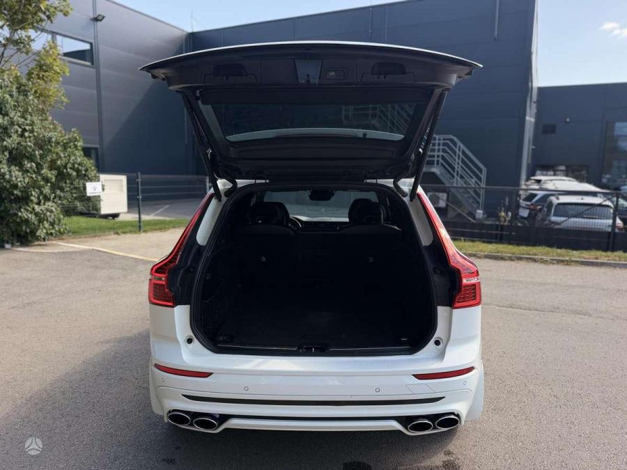 White Volvo XC60 2017 in Kaunas, with an engine capacity of 1.97 L and mileage of 260 thousand km for 17900 €, photo 19 on AUTOMOTO.COM.LV