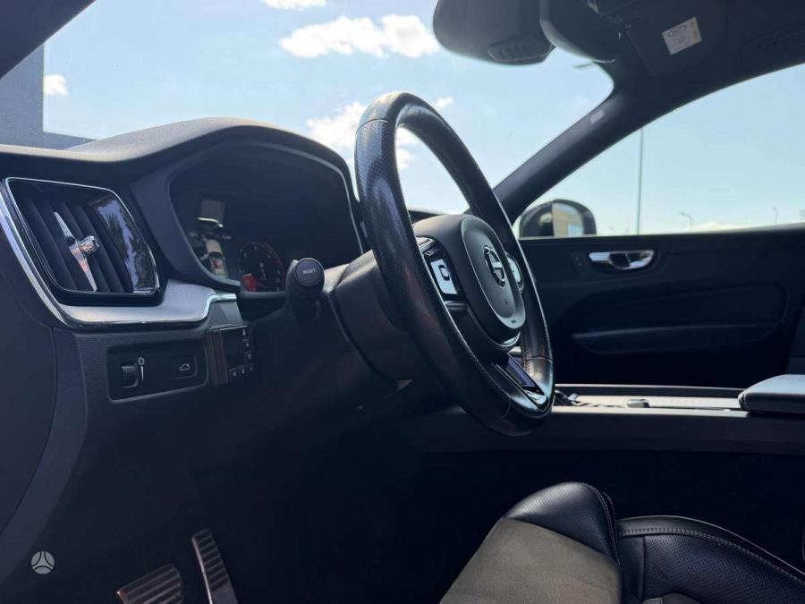 White Volvo XC60 2017 in Kaunas, with an engine capacity of 1.97 L and mileage of 260 thousand km for 17900 €, photo 20 on AUTOMOTO.COM.LV