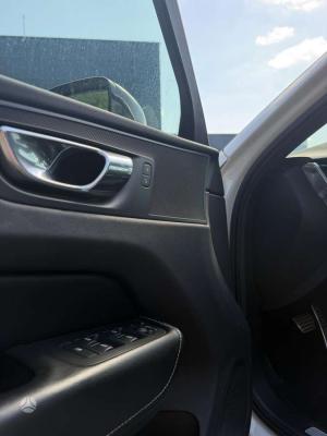 White Volvo XC60 2017 in Kaunas, with an engine capacity of 1.97 L and mileage of 260 thousand km for 17900 €, photo 21 on AUTOMOTO.COM.LV