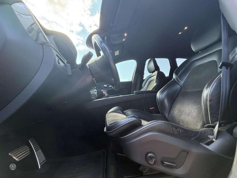 White Volvo XC60 2017 in Kaunas, with an engine capacity of 1.97 L and mileage of 260 thousand km for 17900 €, photo 23 on AUTOMOTO.COM.LV