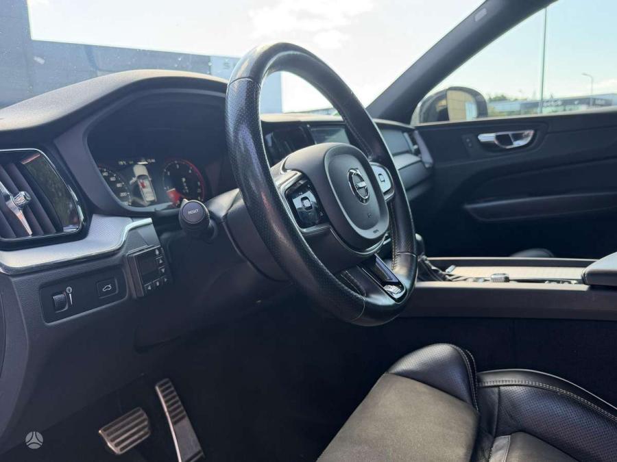 White Volvo XC60 2017 in Kaunas, with an engine capacity of 1.97 L and mileage of 260 thousand km for 17900 €, photo 24 on AUTOMOTO.COM.LV