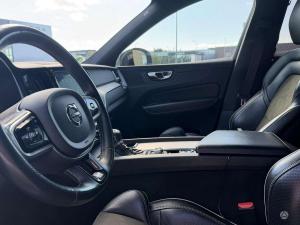 White Volvo XC60 2017 in Kaunas, with an engine capacity of 1.97 L and mileage of 260 thousand km for 17900 €, photo 25 on AUTOMOTO.COM.LV