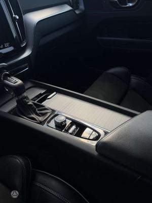 White Volvo XC60 2017 in Kaunas, with an engine capacity of 1.97 L and mileage of 260 thousand km for 17900 €, photo 26 on AUTOMOTO.COM.LV