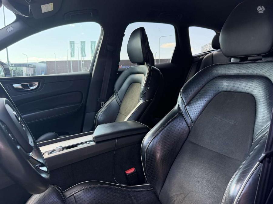 White Volvo XC60 2017 in Kaunas, with an engine capacity of 1.97 L and mileage of 260 thousand km for 17900 €, photo 28 on AUTOMOTO.COM.LV