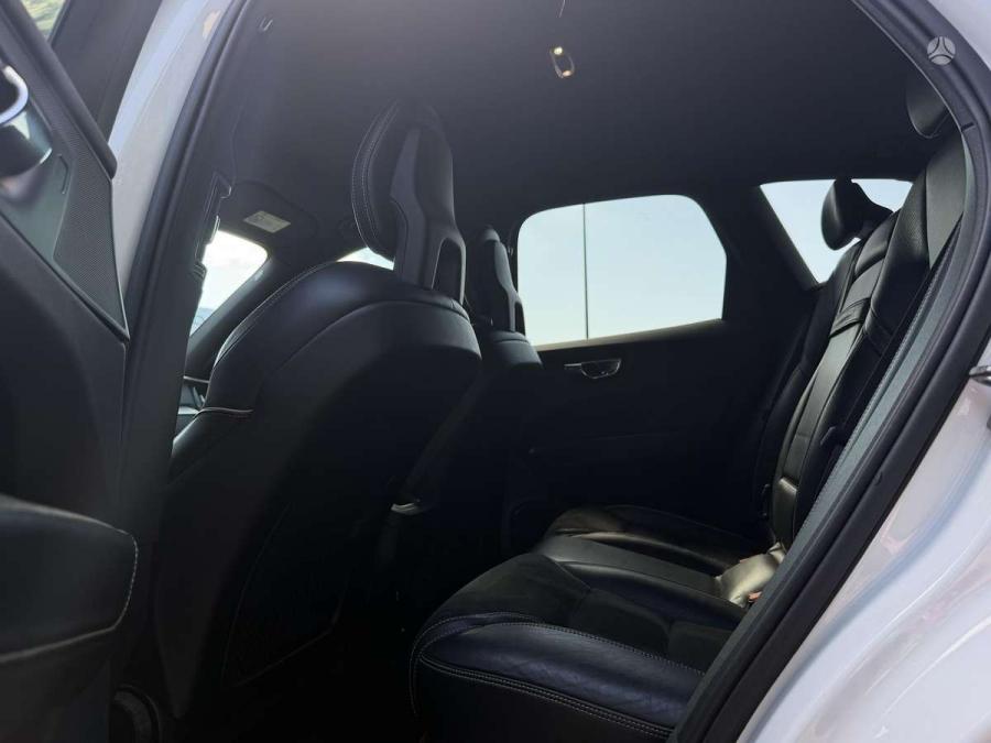 White Volvo XC60 2017 in Kaunas, with an engine capacity of 1.97 L and mileage of 260 thousand km for 17900 €, photo 33 on AUTOMOTO.COM.LV