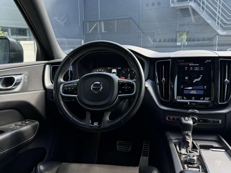 White Volvo XC60 2017 in Kaunas, with an engine capacity of 1.97 L and mileage of 260 thousand km for 17900 €, photo 34 on AUTOMOTO.COM.LV