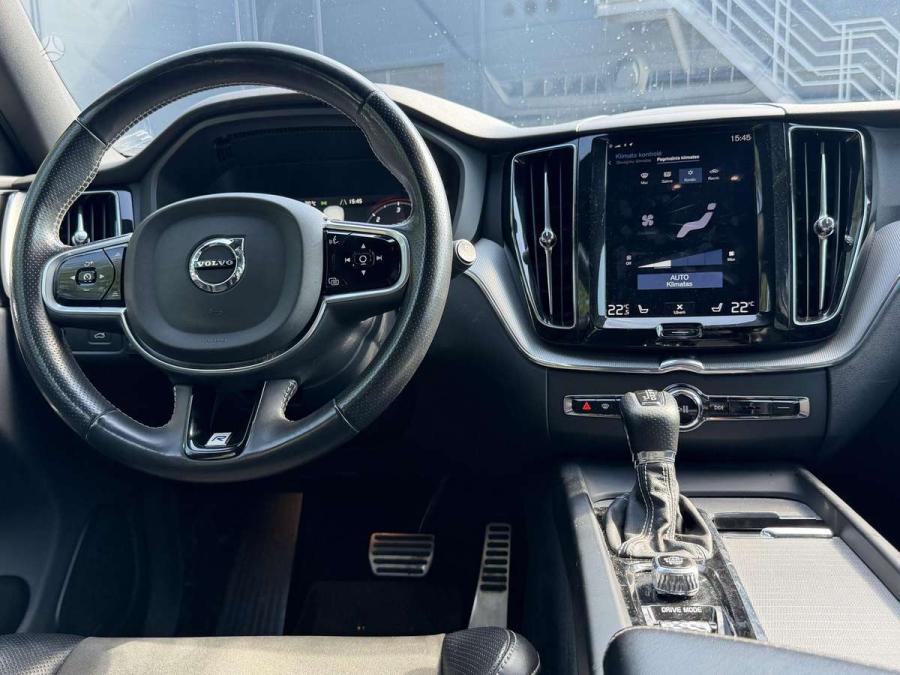 White Volvo XC60 2017 in Kaunas, with an engine capacity of 1.97 L and mileage of 260 thousand km for 17900 €, photo 35 on AUTOMOTO.COM.LV