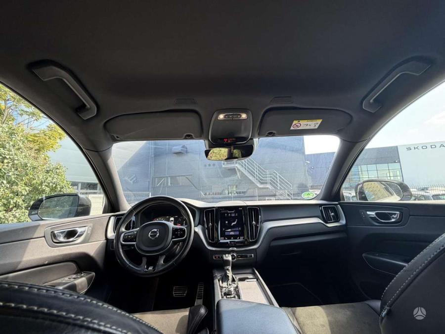 White Volvo XC60 2017 in Kaunas, with an engine capacity of 1.97 L and mileage of 260 thousand km for 17900 €, photo 36 on AUTOMOTO.COM.LV