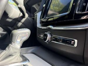 White Volvo XC60 2017 in Kaunas, with an engine capacity of 1.97 L and mileage of 260 thousand km for 17900 €, photo 39 on AUTOMOTO.COM.LV