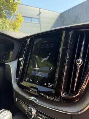 White Volvo XC60 2017 in Kaunas, with an engine capacity of 1.97 L and mileage of 260 thousand km for 17900 €, photo 40 on AUTOMOTO.COM.LV