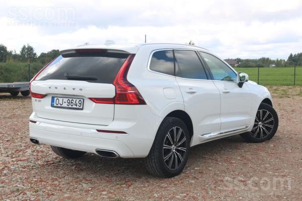 White Volvo XC60 2017 in Kuldiga, with an engine capacity of 2.00 L and mileage of 387 thousand km for 17500 €, photo 5 on AUTOMOTO.COM.LV