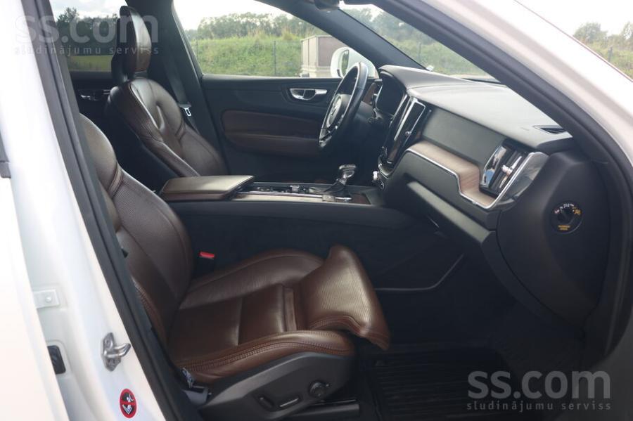 White Volvo XC60 2017 in Kuldiga, with an engine capacity of 2.00 L and mileage of 387 thousand km for 17500 €, photo 7 on AUTOMOTO.COM.LV