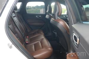 White Volvo XC60 2017 in Kuldiga, with an engine capacity of 2.00 L and mileage of 387 thousand km for 17500 €, photo 8 on AUTOMOTO.COM.LV