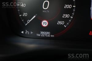 White Volvo XC60 2017 in Kuldiga, with an engine capacity of 2.00 L and mileage of 387 thousand km for 17500 €, photo 12 on AUTOMOTO.COM.LV
