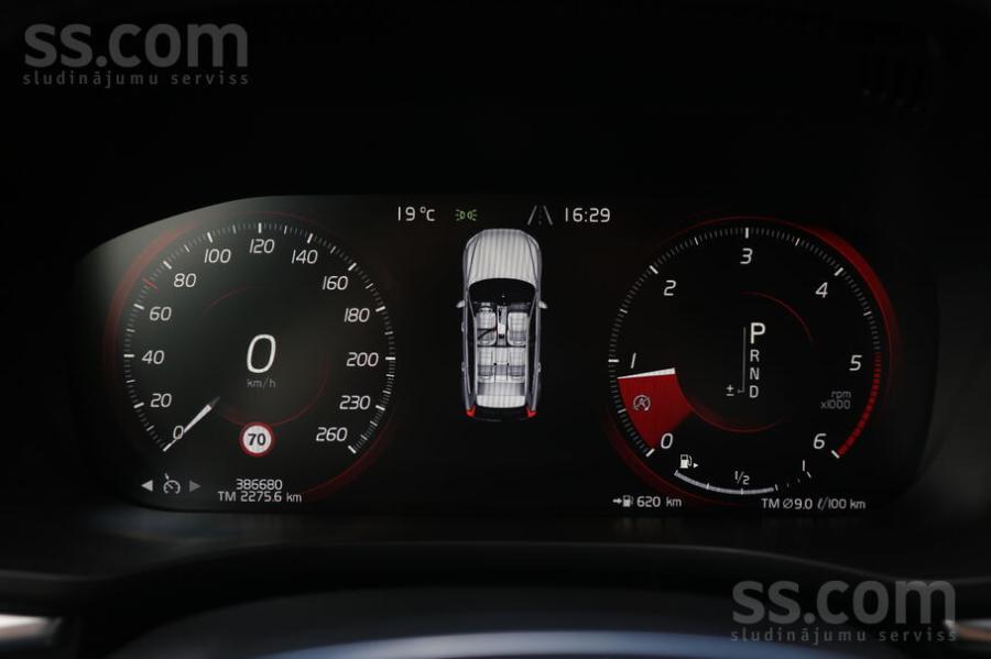 White Volvo XC60 2017 in Kuldiga, with an engine capacity of 2.00 L and mileage of 387 thousand km for 17500 €, photo 13 on AUTOMOTO.COM.LV