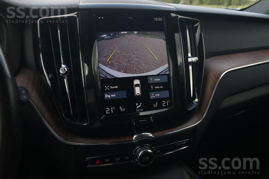 White Volvo XC60 2017 in Kuldiga, with an engine capacity of 2.00 L and mileage of 387 thousand km for 17500 €, photo 16 on AUTOMOTO.COM.LV