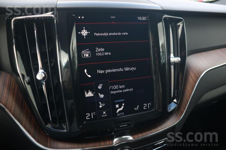 White Volvo XC60 2017 in Kuldiga, with an engine capacity of 2.00 L and mileage of 387 thousand km for 17500 €, photo 17 on AUTOMOTO.COM.LV