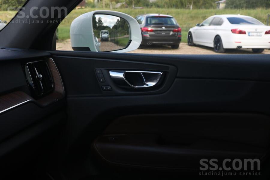 White Volvo XC60 2017 in Kuldiga, with an engine capacity of 2.00 L and mileage of 387 thousand km for 17500 €, photo 24 on AUTOMOTO.COM.LV