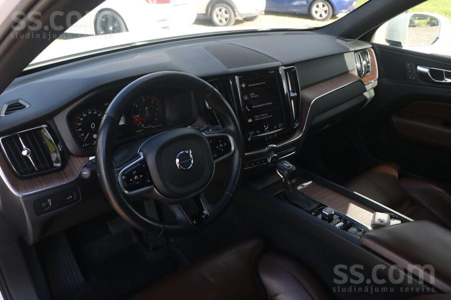 White Volvo XC60 2017 in Kuldiga, with an engine capacity of 2.00 L and mileage of 387 thousand km for 17500 €, photo 26 on AUTOMOTO.COM.LV