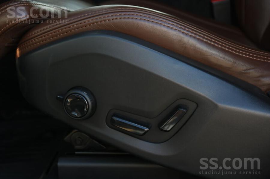 White Volvo XC60 2017 in Kuldiga, with an engine capacity of 2.00 L and mileage of 387 thousand km for 17500 €, photo 27 on AUTOMOTO.COM.LV