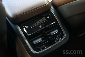 White Volvo XC60 2017 in Kuldiga, with an engine capacity of 2.00 L and mileage of 387 thousand km for 17500 €, photo 29 on AUTOMOTO.COM.LV