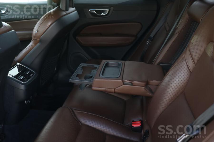 White Volvo XC60 2017 in Kuldiga, with an engine capacity of 2.00 L and mileage of 387 thousand km for 17500 €, photo 30 on AUTOMOTO.COM.LV