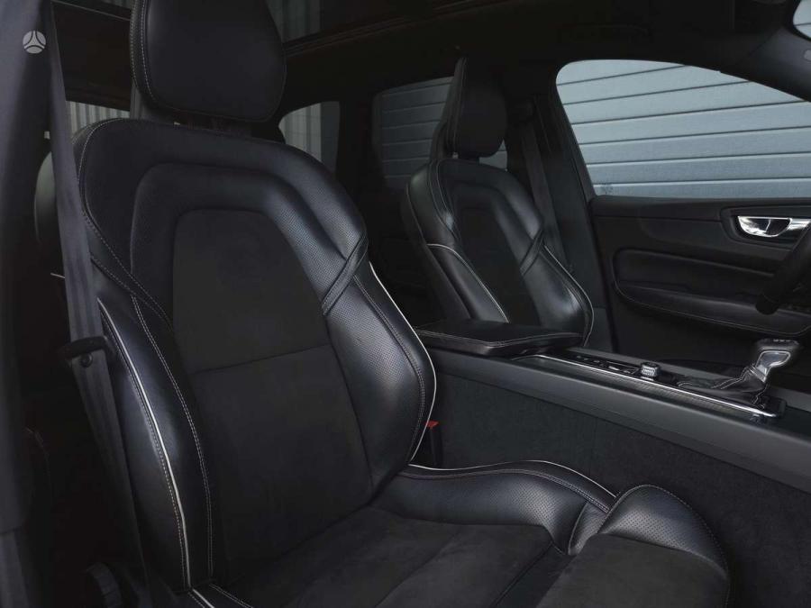 White Volvo XC60 2017 in Kaunas, with an engine capacity of 2.00 L and mileage of 269 thousand km for 18999 €, photo 11 on AUTOMOTO.COM.LV