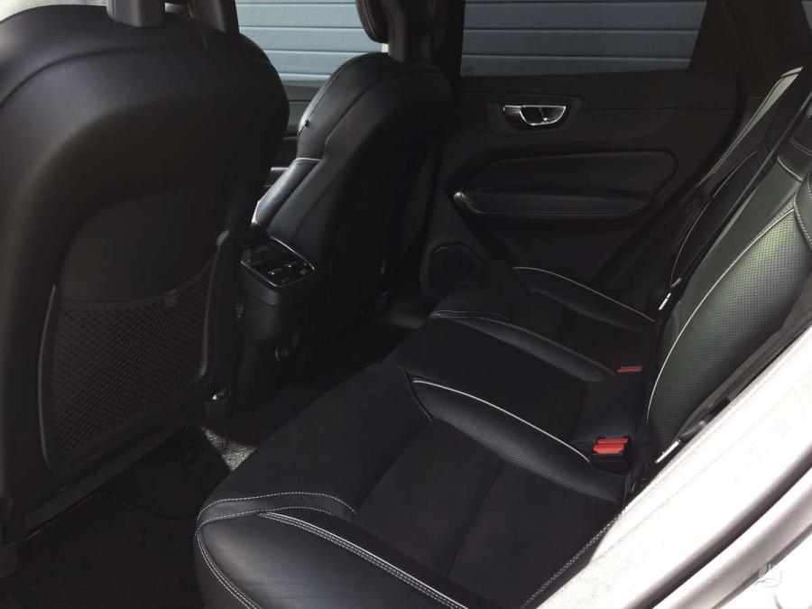 White Volvo XC60 2017 in Kaunas, with an engine capacity of 2.00 L and mileage of 269 thousand km for 18999 €, photo 13 on AUTOMOTO.COM.LV