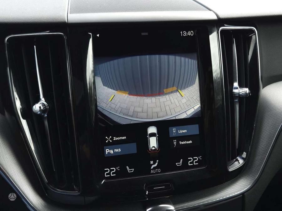 White Volvo XC60 2017 in Kaunas, with an engine capacity of 2.00 L and mileage of 269 thousand km for 18999 €, photo 18 on AUTOMOTO.COM.LV