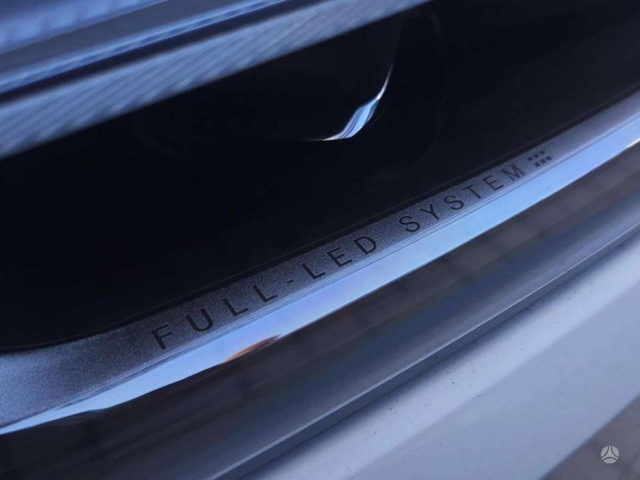 White Volvo XC60 2017 in Kaunas, with an engine capacity of 2.00 L and mileage of 269 thousand km for 18999 €, photo 22 on AUTOMOTO.COM.LV