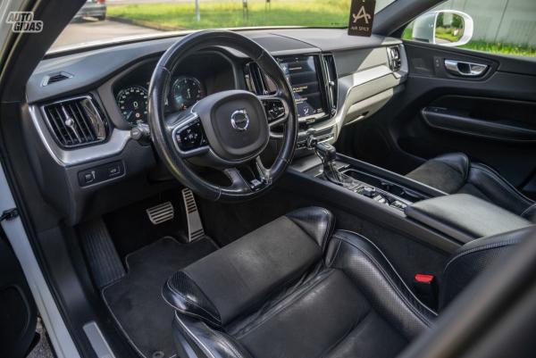 Balts Volvo XC60 2017 Viļņa, ar dzinēja tilpumu 2.00 L un nobraukumu 250 tūkst. km par 17500 €, foto 1 vietnē AUTOMOTO.COM.LV