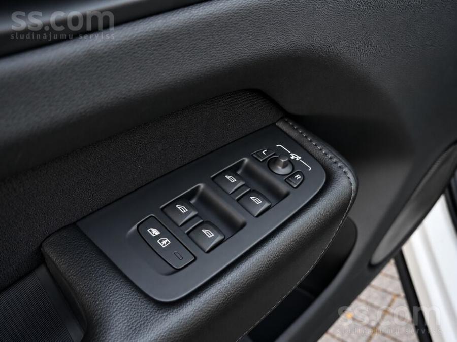 Balts Volvo XC60 2017 Rīga, ar dzinēja tilpumu 2.00 L un nobraukumu 0 tūkst. km par 15900 €, foto 13 vietnē AUTOMOTO.COM.LV