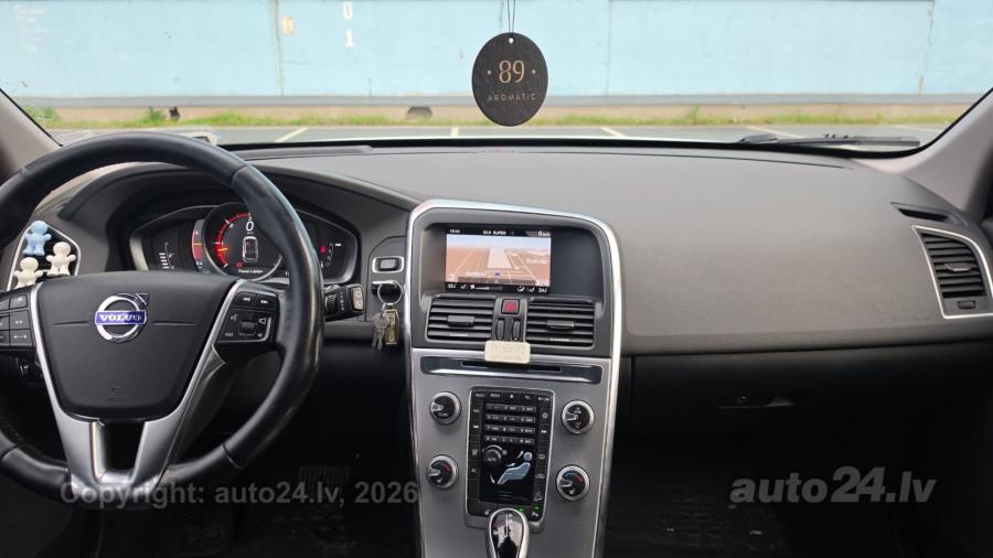 Balts Volvo XC60 2017 Tallina, ar dzinēja tilpumu 2.40 L un nobraukumu 240 tūkst. km par 17999 €, foto 24 vietnē AUTOMOTO.COM.LV