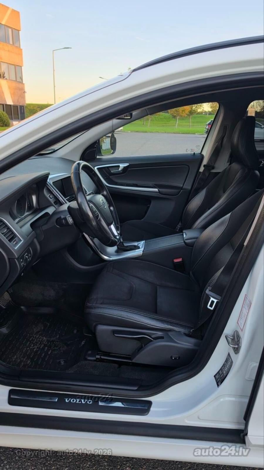 Balts Volvo XC60 2017 Tallina, ar dzinēja tilpumu 2.40 L un nobraukumu 240 tūkst. km par 17999 €, foto 15 vietnē AUTOMOTO.COM.LV