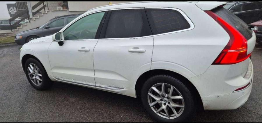 White Volvo XC60 2018 in Marijampole, with an engine capacity of 2.40 L and mileage of 275 thousand km for 17950 €, photo 2 on AUTOMOTO.COM.LV