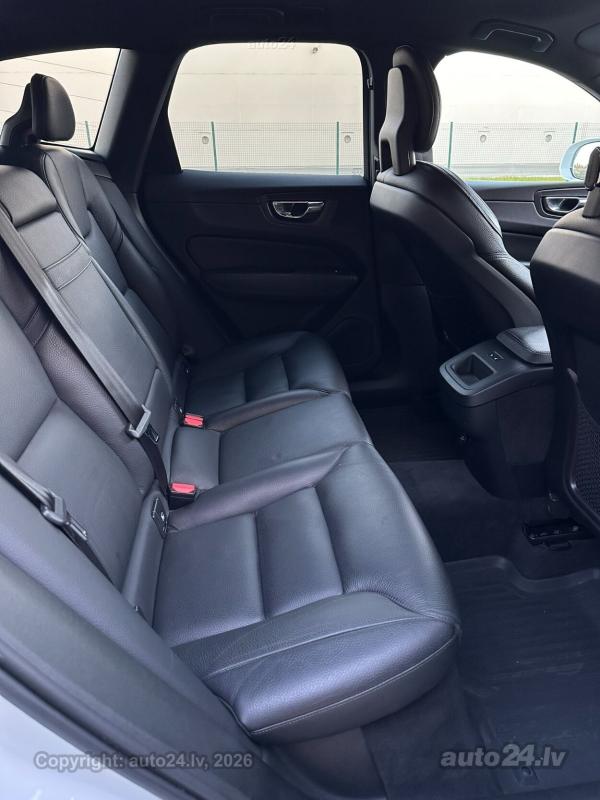 Balts Volvo XC60 2018 Tallina, ar dzinēja tilpumu 2.00 L un nobraukumu 200 tūkst. km par 25900 €, foto 11 vietnē AUTOMOTO.COM.LV