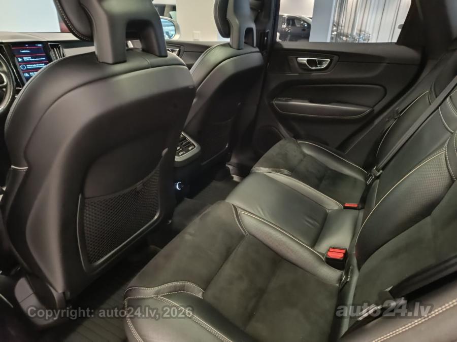 White Volvo XC60 2018 in Tallinn, with an engine capacity of 2.00 L and mileage of 159 thousand km for 21800 €, photo 8 on AUTOMOTO.COM.LV