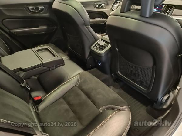 Balts Volvo XC60 2018 Tallina, ar dzinēja tilpumu 2.00 L un nobraukumu 159 tūkst. km par 21800 €, foto 9 vietnē AUTOMOTO.COM.LV