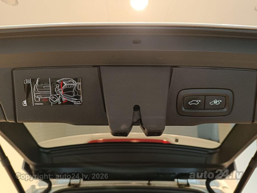 White Volvo XC60 2018 in Tallinn, with an engine capacity of 2.00 L and mileage of 159 thousand km for 21800 €, photo 20 on AUTOMOTO.COM.LV
