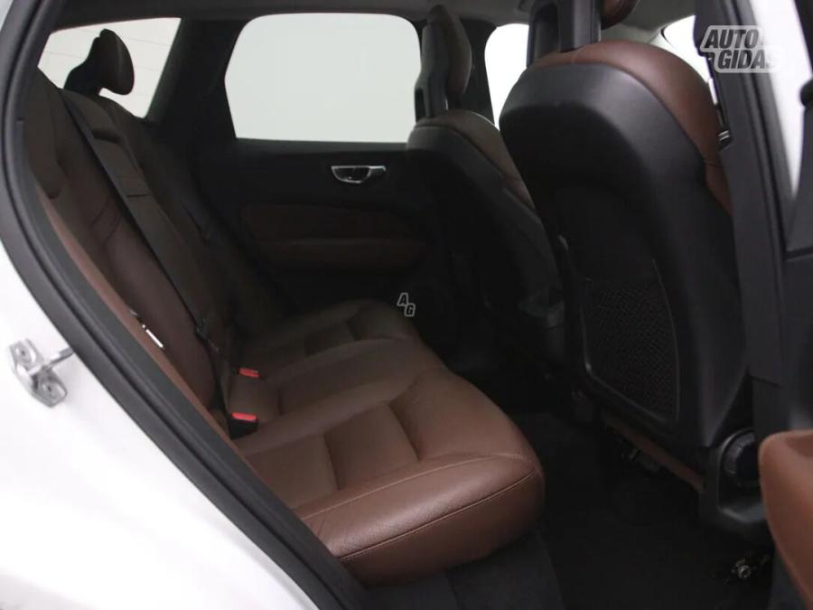 White Volvo XC60 2018 in Vilnius, with an engine capacity of 2.00 L and mileage of 182 thousand km for 23199 €, photo 16 on AUTOMOTO.COM.LV